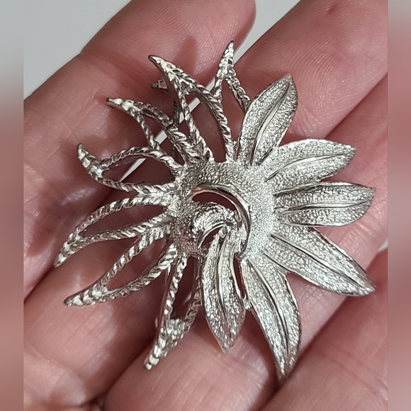 Sarah Coventry | Jewelry | Vintage Sarah Coventry Brooch Silver 973 Pin ...